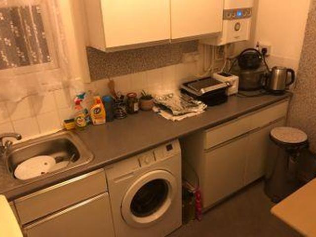 2 Bedrooms Flat for rent in Capworth Street, London, Leyton E10