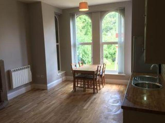 2 Bedrooms Flat for rent in Cardigan Road, Leeds, West Yorkshire LS6