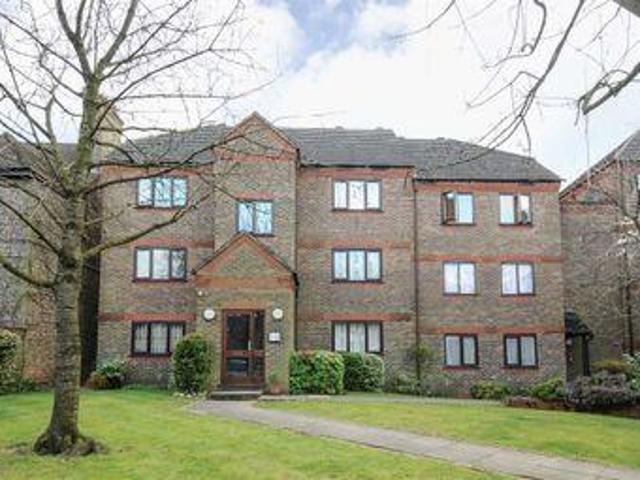 2 Bedrooms Flat for rent in Caroline Close, London N10