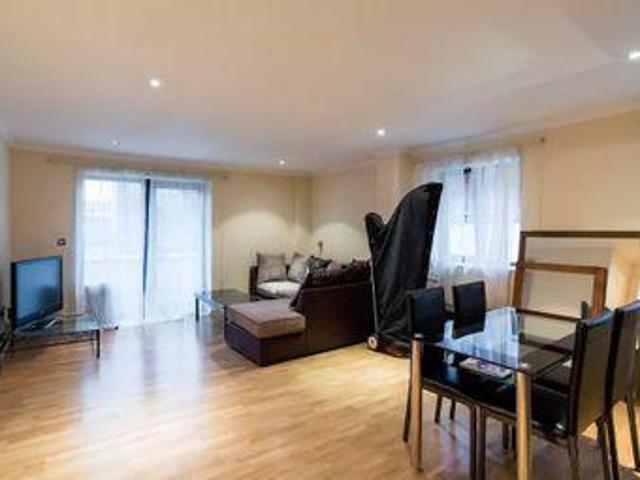 2 Bedrooms Flat for rent in Caroline Street, Cardiff CF10