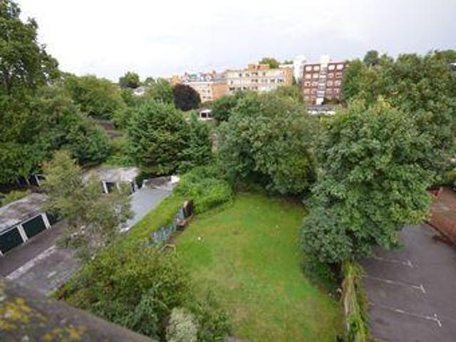 2 Bedrooms Flat for rent in Carlton Drive, London SW15