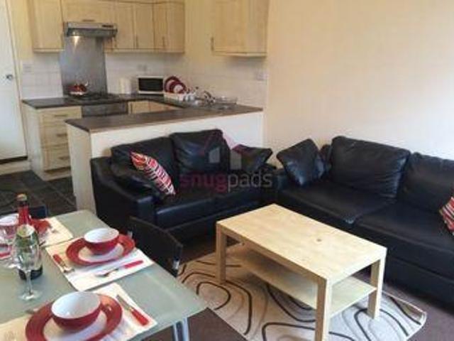 2 Bedrooms Flat for rent in Carlton Road, Salford, Manchester M6