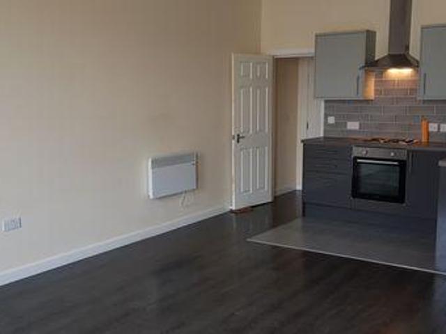 2 Bedrooms Flat for rent in Carlton Street, Castleford WF10