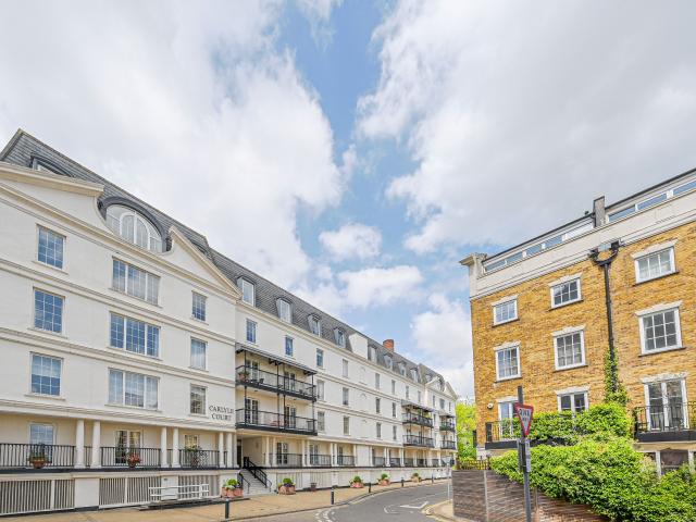 2 Bedrooms Flat for Rent in Carlyle Court, Chelsea Harbour | Foxtons