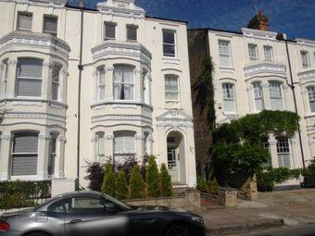 2 Bedrooms Flat for rent in Carmalt Gardens, Putney SW15