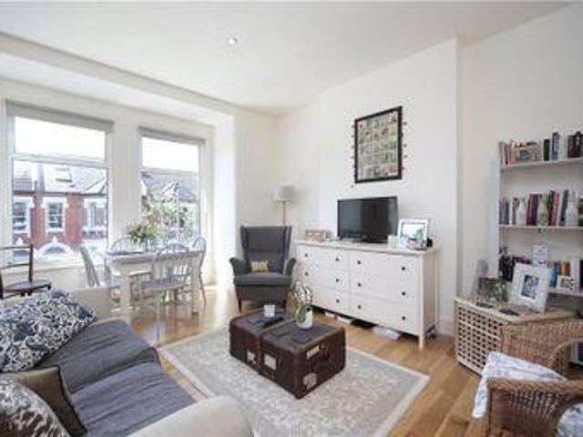 2 Bedrooms Flat for rent in Carminia Road, Balham, London SW17
