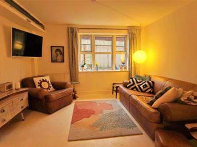 2 Bedrooms Flat for rent in Carnival Court, Brigstocke Road, St Pauls BS2