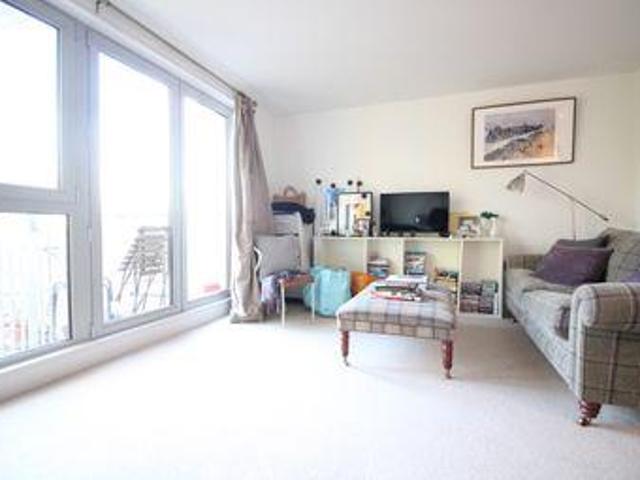 2 Bedrooms Flat for rent in Carronade Court, London N7