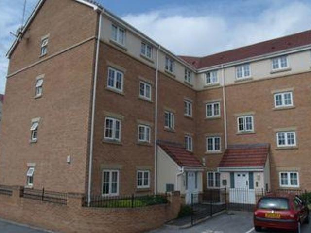2 Bedrooms Flat for rent in Carrfield, Hyde SK14