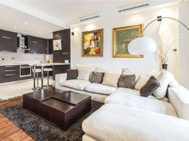 2 Bedrooms Flat for rent in Carrington House, Hertford Street, London W1J