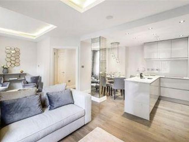 2 Bedrooms Flat for rent in Carrington House, Hertford Street, Mayfair W1J