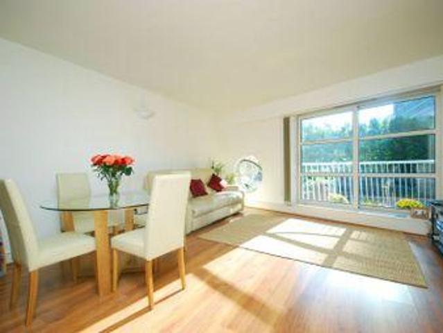 2 Bedrooms Flat for rent in Cascades Tower, Canary Wharf E14