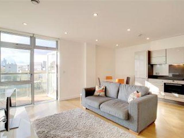 2 Bedrooms Flat for rent in Caspian Apartments, Salton Square, London E14