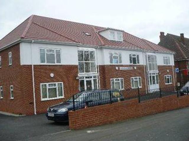 2 Bedrooms Flat for rent in Castle Court, 187 Weoley Castle Road, Birmingham B29