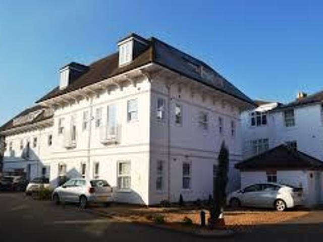 2 Bedrooms Flat for rent in Castle Lane, Warwick CV34