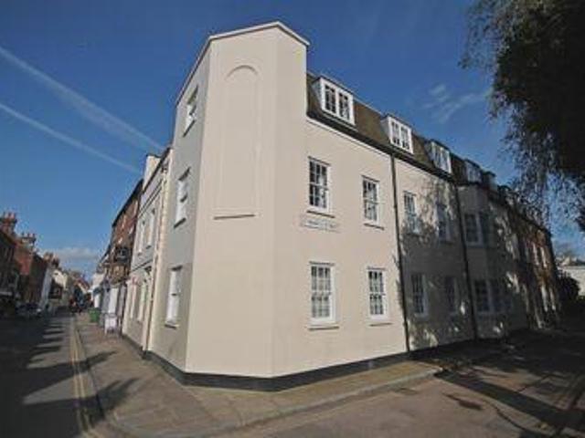2 Bedrooms Flat for rent in Castle Street, Canterbury CT1