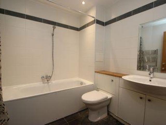2 Bedrooms Flat for rent in Castlebank Place, Glasgow Harbour, Glasgow G11