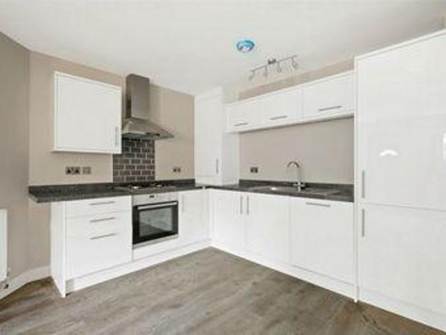 2 Bedrooms Flat for rent in Castlebar Road, London W5