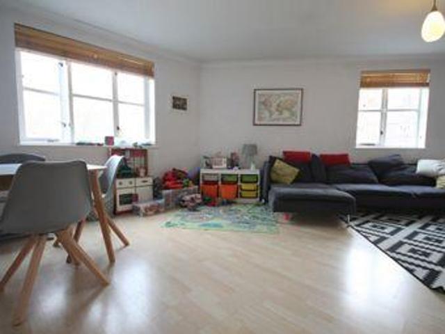 2 Bedrooms Flat for rent in Castlehaven Road, Camden NW1