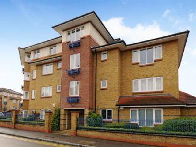 2 Bedrooms Flat for rent in Castleview Close, London N4