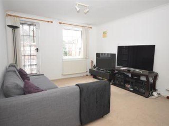2 Bedrooms Flat for rent in Cedar Terrace, Richmond TW9