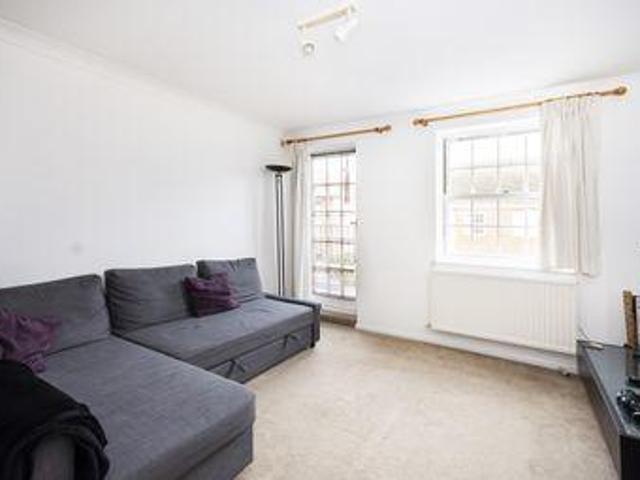 2 Bedrooms Flat for rent in Cedar Terrace, Richmond TW9