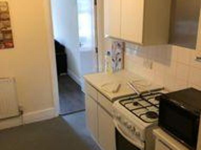 2 Bedrooms Flat for rent in Cedars Avenue, London E17