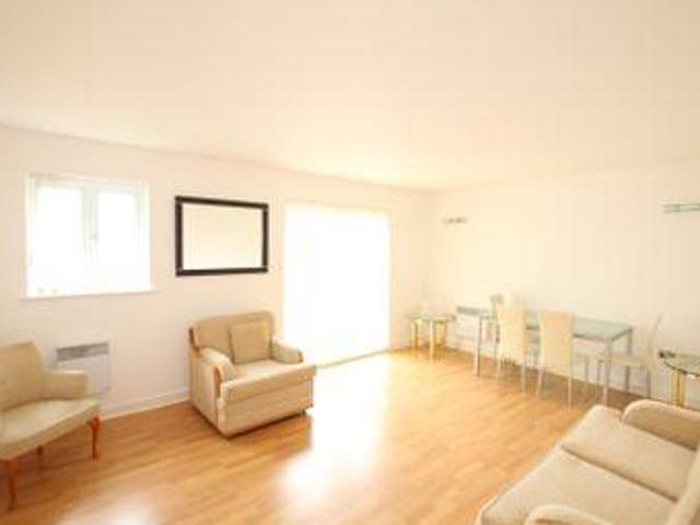 2 Bedrooms Flat for rent in Celandine Grove, Cockfosters, London N14