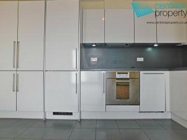 2 Bedrooms Flat for rent in Centenary Plaza, Holliday Street, Birmingham B1