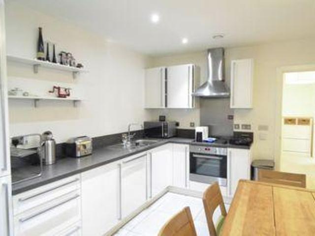 2 Bedrooms Flat for rent in Central Avenue, Fulham SW6