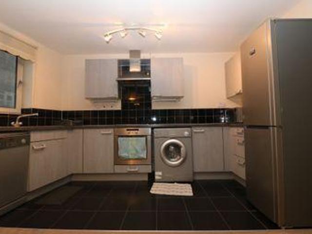 2 Bedrooms Flat for rent in Centreway Apartment, Axon Place, Ilford, Essex IG1