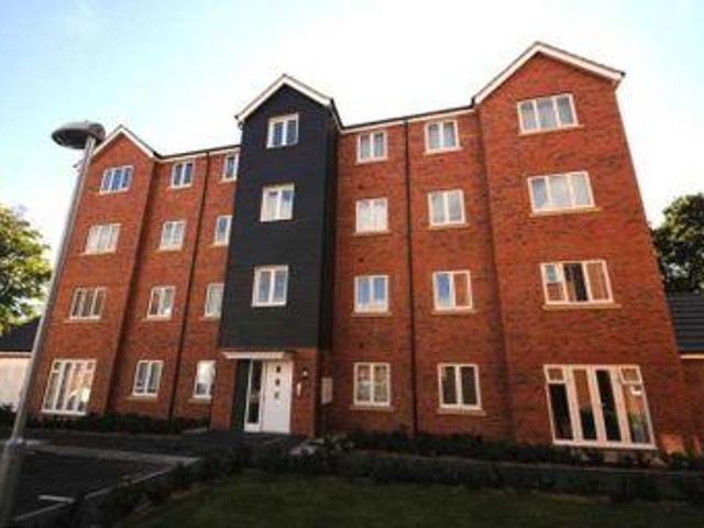 2 Bedrooms Flat for rent in Centrifuge Way, Farnborough, Hampshire GU14