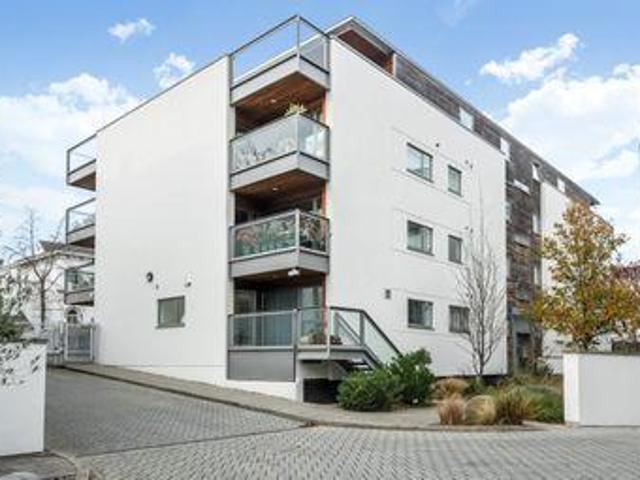 2 Bedrooms Flat for rent in Century Court, Montpellier Grove, Cheltenham GL50