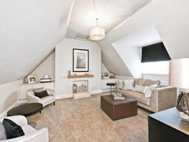 2 Bedrooms Flat for rent in Church Close, Kensington Church Street, London W8