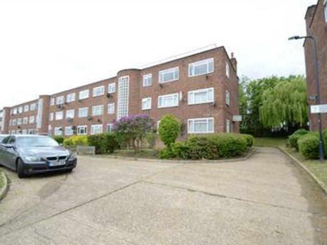 2 Bedrooms Flat for rent in Church Lane, London NW9