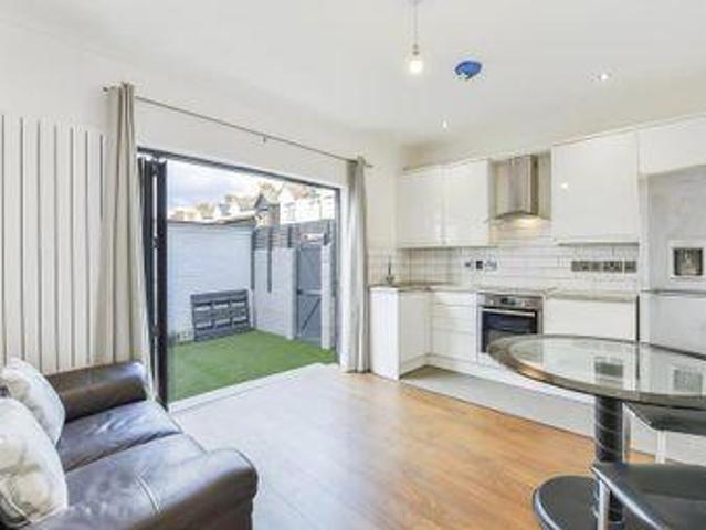 2 Bedrooms Flat for rent in Church Lane, London SW17