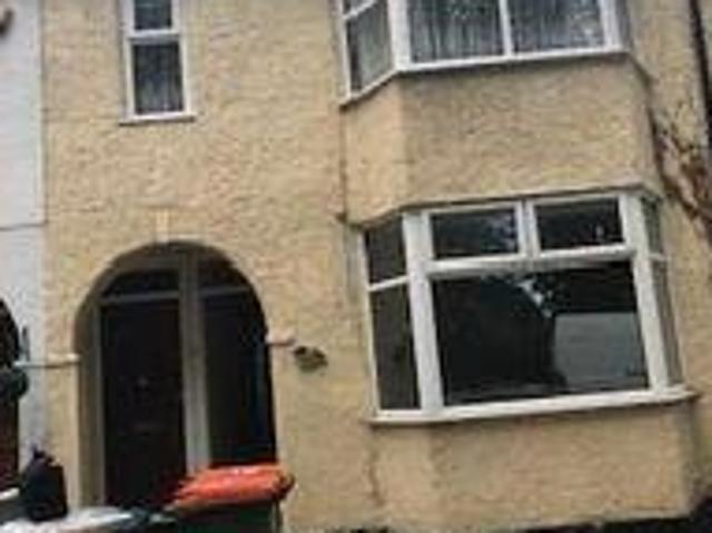 2 Bedrooms Flat for rent in Church Road, London E12
