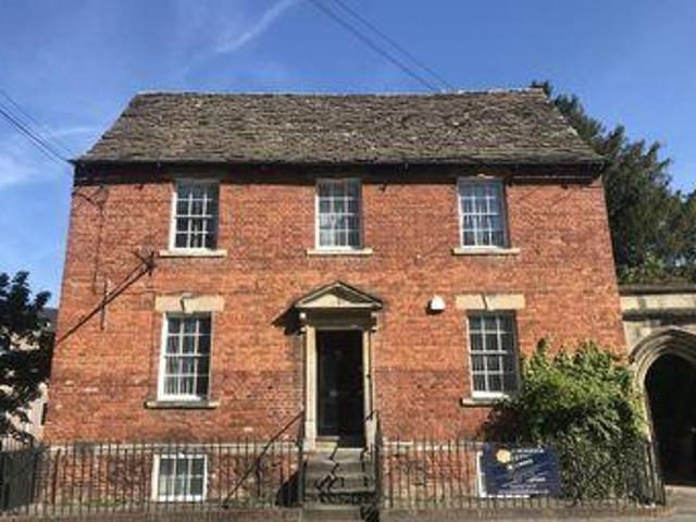 2 Bedrooms Flat for rent in Church Street, Trowbridge BA14