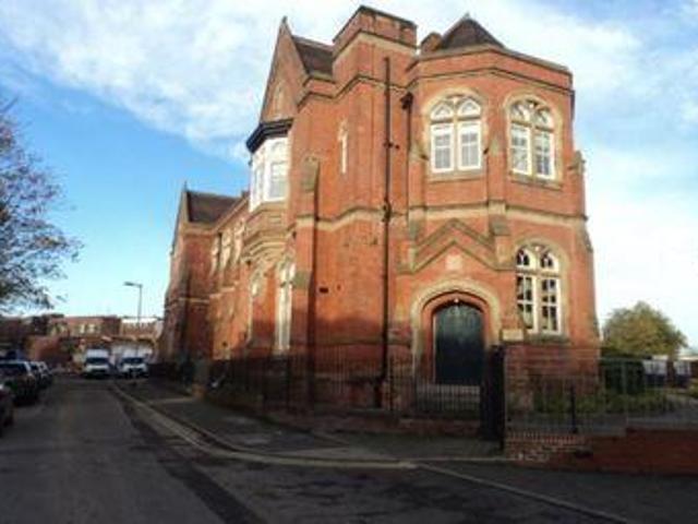 2 Bedrooms Flat for rent in Church Street, Beeston, Nottingham NG9