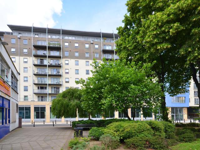 2 Bedrooms Flat for Rent in Church Street East | Foxtons