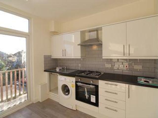 2 Bedrooms Flat for rent in Churchfield Avenue, London N12