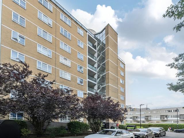 2 Bedrooms Flat for Rent in Churchill Gardens | Foxtons