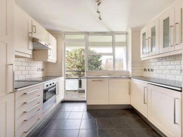 2 Bedrooms Flat for rent in Churchill Gardens, London SW1V