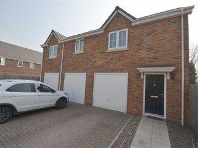2 Bedrooms Flat for rent in Churchill Road, Stone ST15