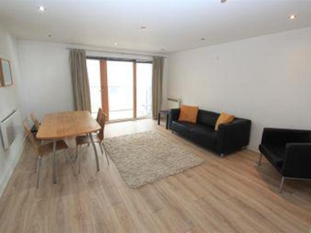 2 Bedrooms Flat for rent in Chadwick Street, Hunslet, Leeds LS10