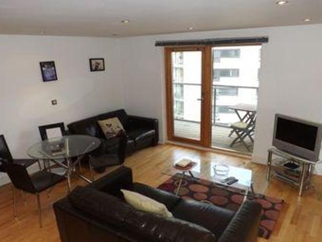 2 Bedrooms Flat for rent in Chadwick Street, Leeds LS10