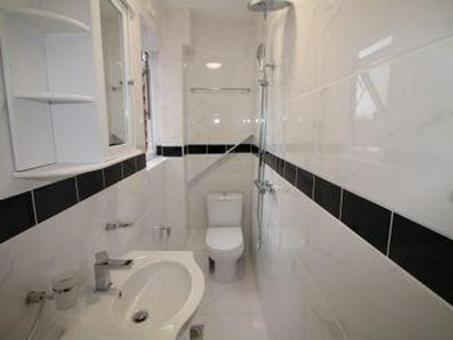2 Bedrooms Flat for rent in Chadwin Road, London E13