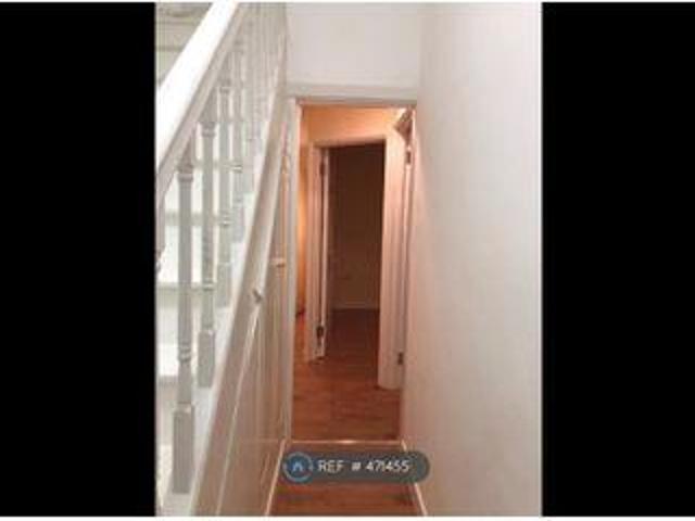 2 Bedrooms Flat for rent in Chadwin Road, London E13