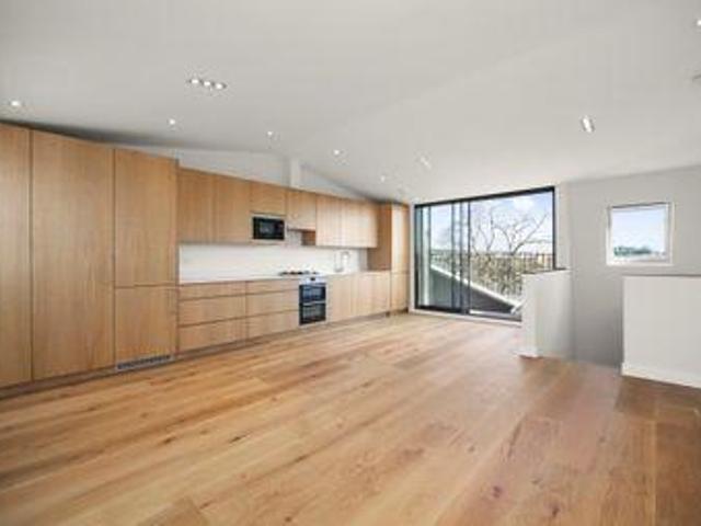 2 Bedrooms Flat for rent in Chalcot Road, London NW1