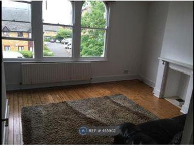 2 Bedrooms Flat for rent in Champion Road, London SE26